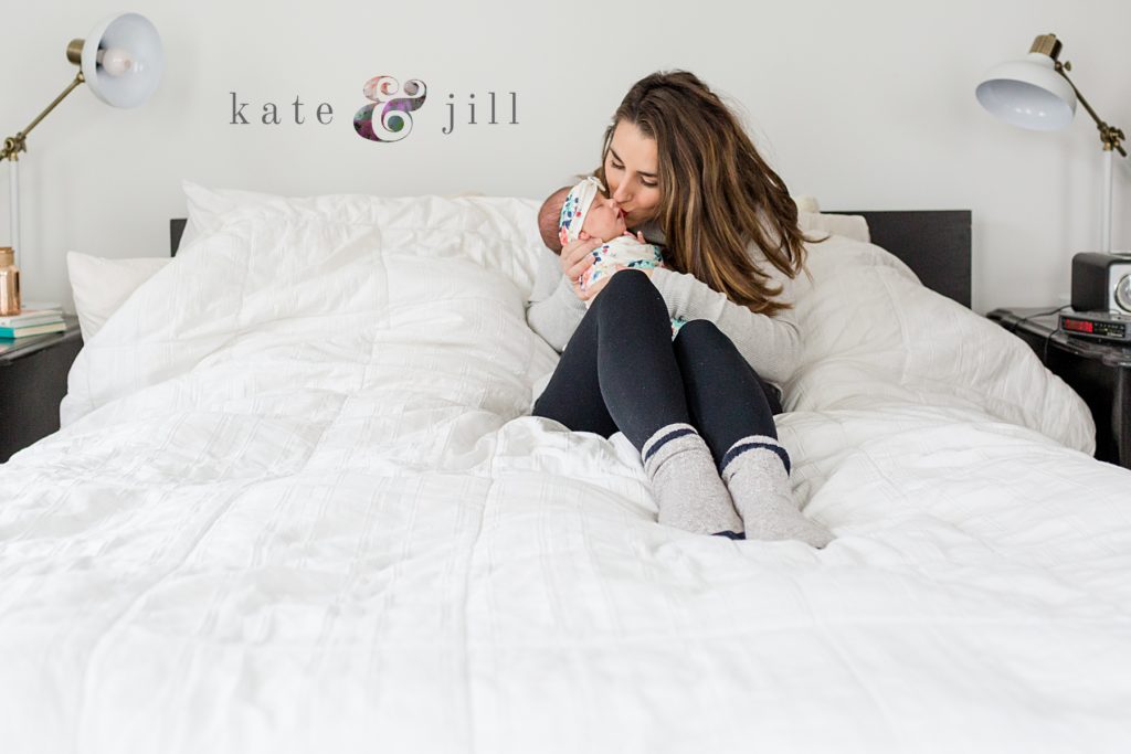 Bast Family // Lifestyle newborn session – Kate + Jill